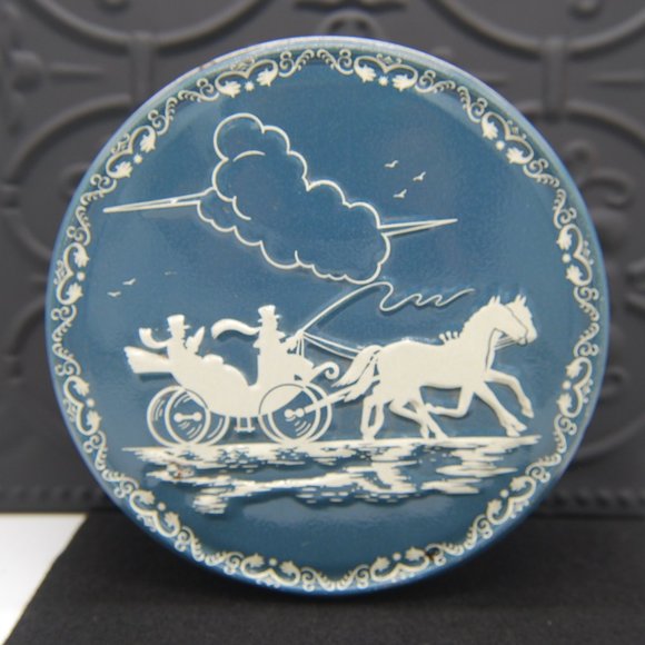 Capitol Cake Company | Storage & Organization | Vintage Round Holiday ...